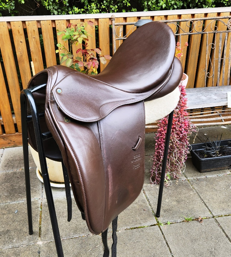 18" STUBBEN GENESIS 32 WIDE BROWN – Saddlesnthings
