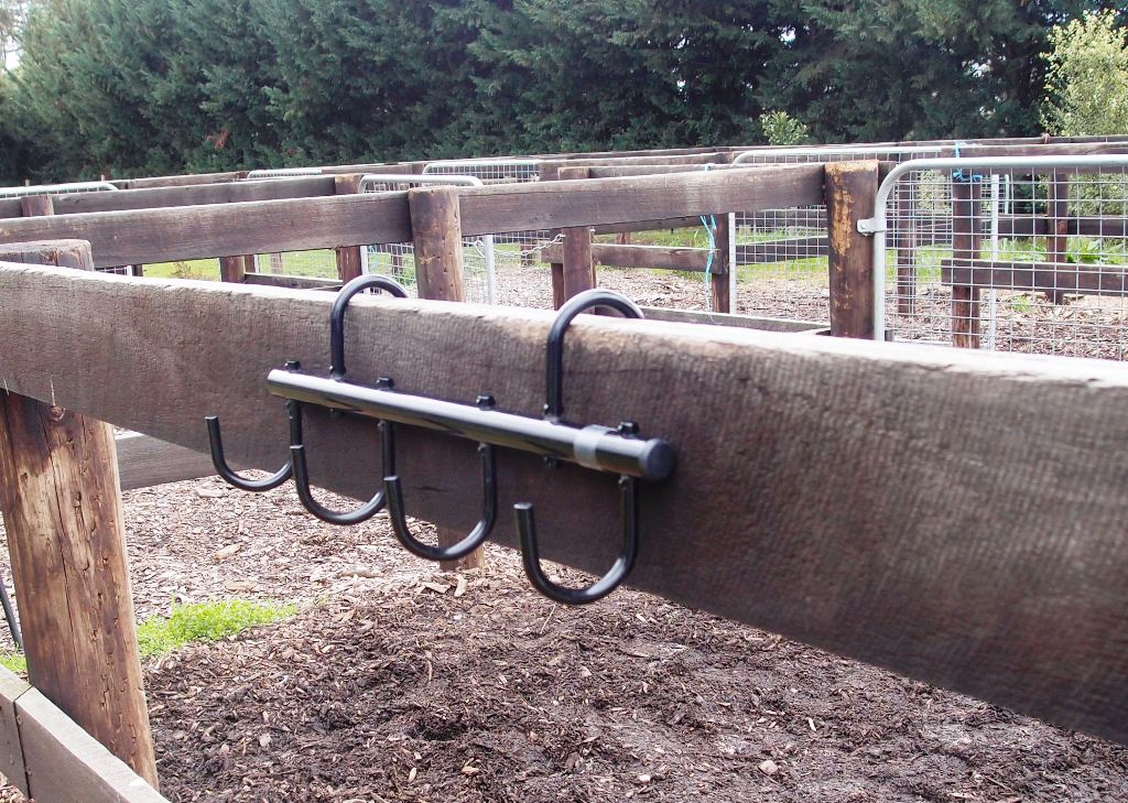 Portable Tack Bar – Saddlesnthings